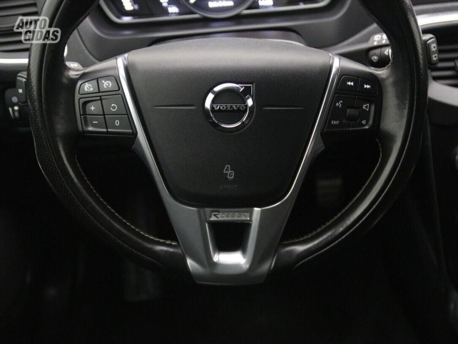 Black Volvo V40 2018 in Vilnius, with an engine capacity of 2.00 L and mileage of 206 thousand km for 12299 €, photo 18 on AUTOMOTO.COM.LV