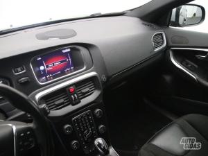 Black Volvo V40 2018 in Vilnius, with an engine capacity of 2.00 L and mileage of 206 thousand km for 12299 €, photo 21 on AUTOMOTO.COM.LV