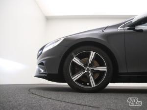 Black Volvo V40 2018 in Vilnius, with an engine capacity of 2.00 L and mileage of 206 thousand km for 12299 €, photo 28 on AUTOMOTO.COM.LV