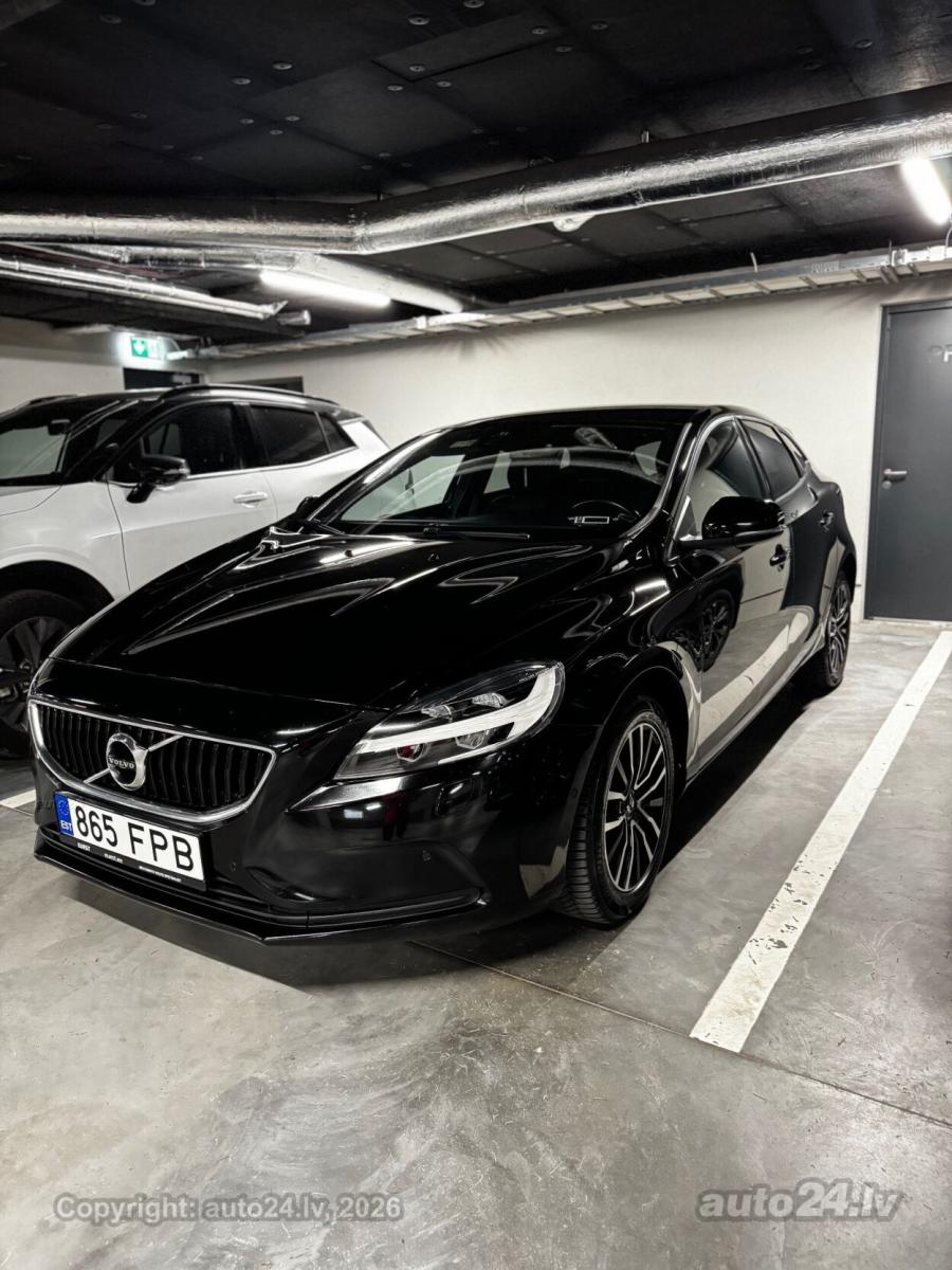 Black Volvo V40 2018 in Tallinn, with an engine capacity of 2.00 L and mileage of 180 thousand km for 12400 €, photo 2 on AUTOMOTO.COM.LV