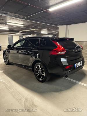 Black Volvo V40 2018 in Tallinn, with an engine capacity of 2.00 L and mileage of 180 thousand km for 12400 €, photo 5 on AUTOMOTO.COM.LV