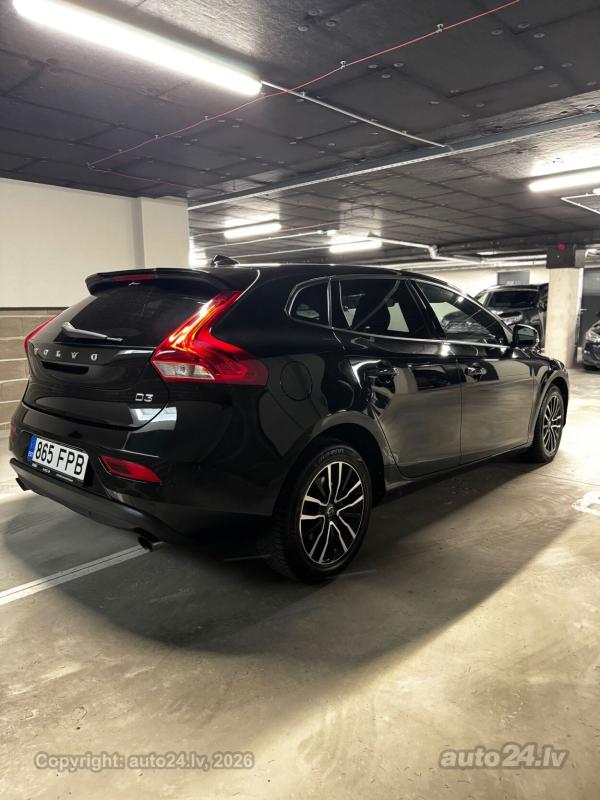 Melns Volvo V40 2018 Tallina, ar dzinēja tilpumu 2.00 L un nobraukumu 180 tūkst. km par 12400 €, foto 6 vietnē AUTOMOTO.COM.LV