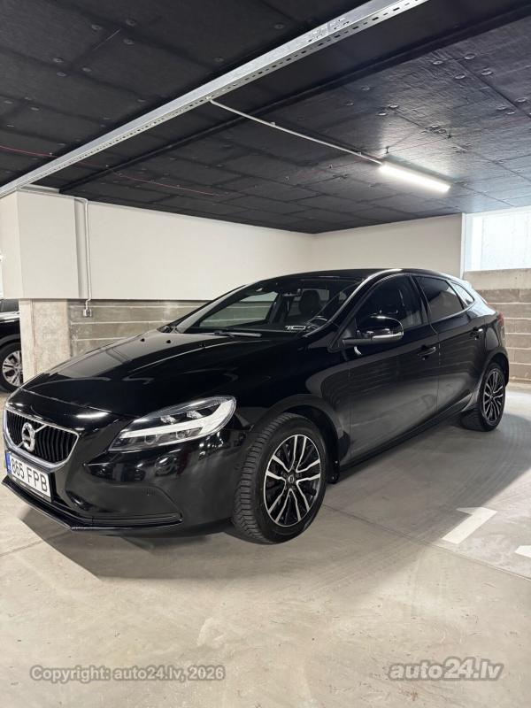 Melns Volvo V40 2018 Tallina, ar dzinēja tilpumu 2.00 L un nobraukumu 180 tūkst. km par 12400 €, foto 7 vietnē AUTOMOTO.COM.LV
