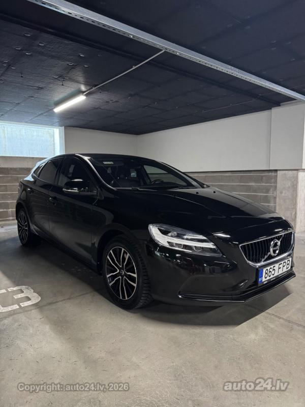 Melns Volvo V40 2018 Tallina, ar dzinēja tilpumu 2.00 L un nobraukumu 180 tūkst. km par 12400 €, foto 8 vietnē AUTOMOTO.COM.LV