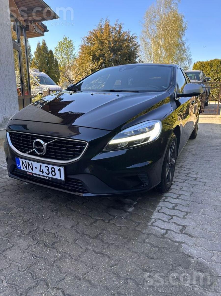 Black Volvo V40 2018 in Bauska, with an engine capacity of 2.00 L and mileage of 0 thousand km for 9000 €, photo 1 on AUTOMOTO.COM.LV