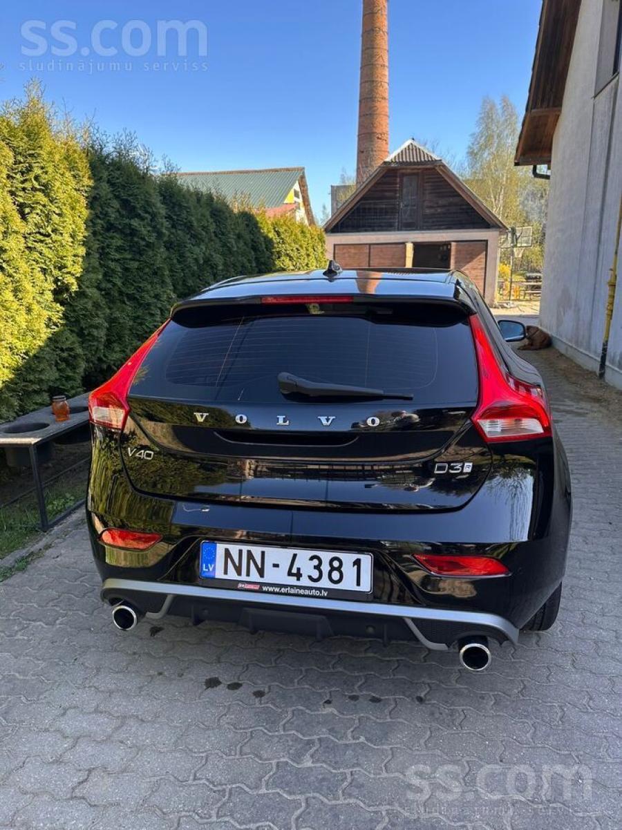 Black Volvo V40 2018 in Bauska, with an engine capacity of 2.00 L and mileage of 0 thousand km for 9000 €, photo 3 on AUTOMOTO.COM.LV