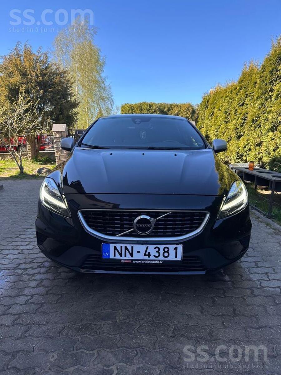 Black Volvo V40 2018 in Bauska, with an engine capacity of 2.00 L and mileage of 0 thousand km for 9000 €, photo 6 on AUTOMOTO.COM.LV
