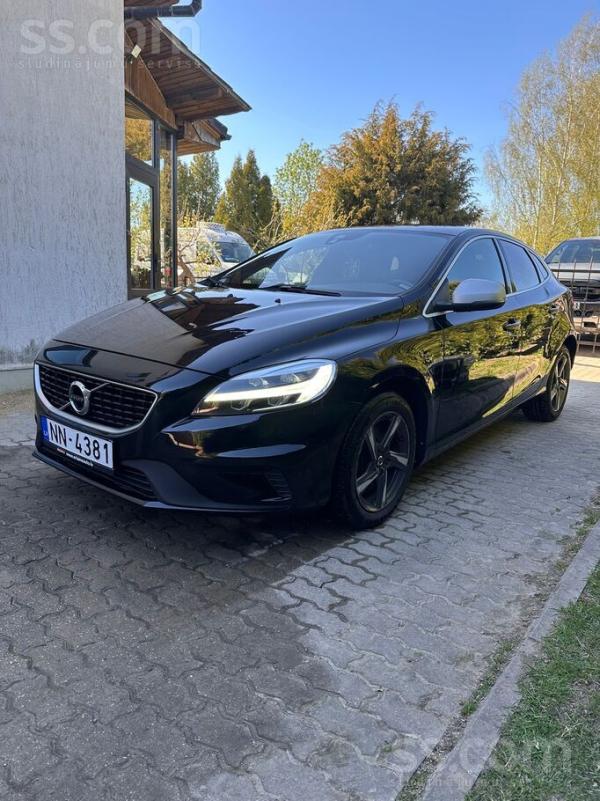 Black Volvo V40 2018 in Bauska, with an engine capacity of 2.00 L and mileage of 0 thousand km for 9000 €, photo 6 on AUTOMOTO.COM.LV