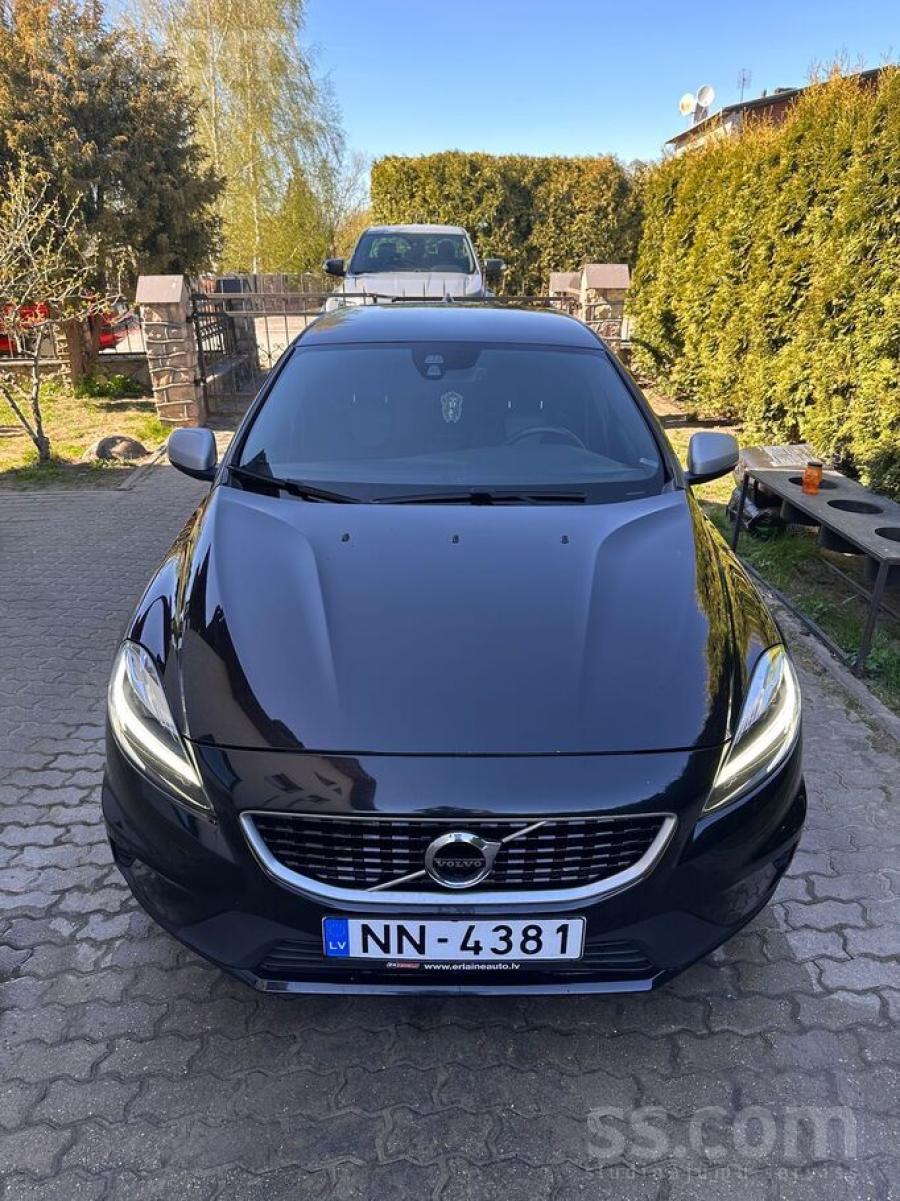 Black Volvo V40 2018 in Bauska, with an engine capacity of 2.00 L and mileage of 0 thousand km for 9000 €, photo 10 on AUTOMOTO.COM.LV