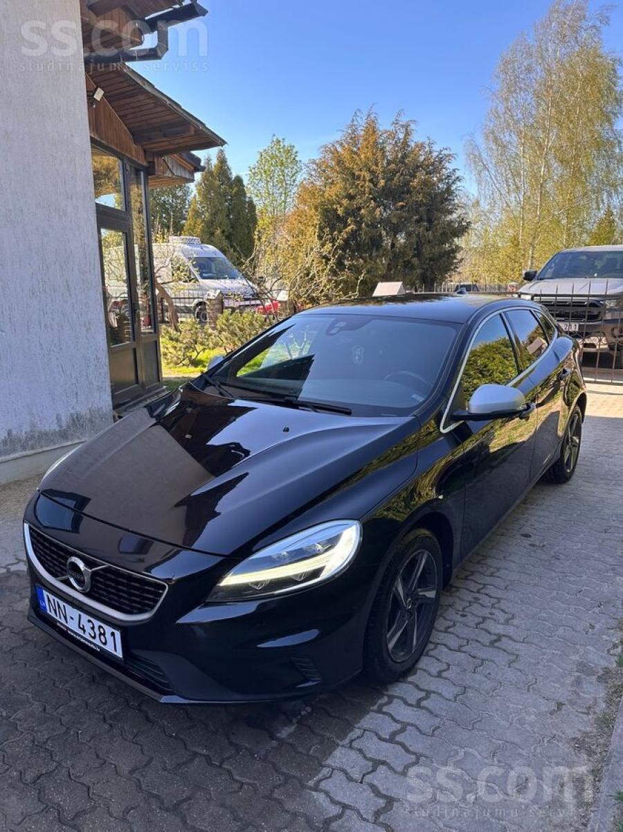 Black Volvo V40 2018 in Bauska, with an engine capacity of 2.00 L and mileage of 0 thousand km for 9000 €, photo 12 on AUTOMOTO.COM.LV