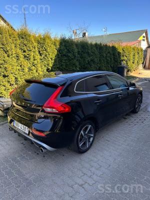 Black Volvo V40 2018 in Bauska, with an engine capacity of 2.00 L and mileage of 0 thousand km for 9000 €, photo 13 on AUTOMOTO.COM.LV