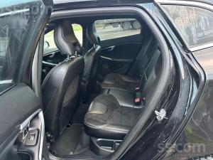 Black Volvo V40 2018 in Bauska, with an engine capacity of 2.00 L and mileage of 0 thousand km for 9000 €, photo 15 on AUTOMOTO.COM.LV