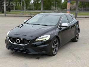 Melns Volvo V40 2018 Ogre, ar dzinēja tilpumu 2.00 L un nobraukumu 178 tūkst. km par 9790 €, foto  vietnē AUTOMOTO.COM.LV