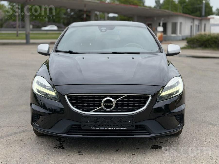 Melns Volvo V40 2018 Ogre, ar dzinēja tilpumu 2.00 L un nobraukumu 178 tūkst. km par 9790 €, foto 3 vietnē AUTOMOTO.COM.LV