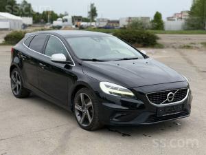 Melns Volvo V40 2018 Ogre, ar dzinēja tilpumu 2.00 L un nobraukumu 178 tūkst. km par 9790 €, foto 4 vietnē AUTOMOTO.COM.LV