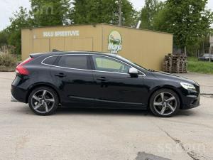 Melns Volvo V40 2018 Ogre, ar dzinēja tilpumu 2.00 L un nobraukumu 178 tūkst. km par 9790 €, foto 5 vietnē AUTOMOTO.COM.LV