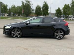 Melns Volvo V40 2018 Ogre, ar dzinēja tilpumu 2.00 L un nobraukumu 178 tūkst. km par 9790 €, foto 6 vietnē AUTOMOTO.COM.LV