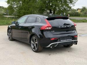 Melns Volvo V40 2018 Ogre, ar dzinēja tilpumu 2.00 L un nobraukumu 178 tūkst. km par 9790 €, foto 7 vietnē AUTOMOTO.COM.LV