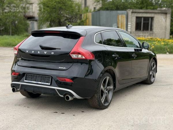 Black Volvo V40 2018 in Ogre, with an engine capacity of 2.00 L and mileage of 178 thousand km for 9790 €, photo 8 on AUTOMOTO.COM.LV