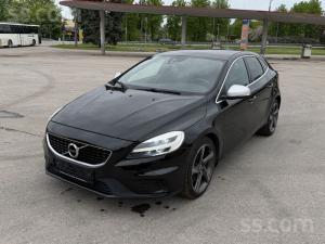 Melns Volvo V40 2018 Ogre, ar dzinēja tilpumu 2.00 L un nobraukumu 178 tūkst. km par 9790 €, foto 10 vietnē AUTOMOTO.COM.LV