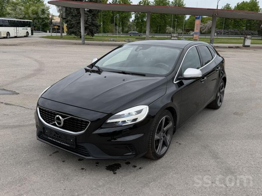 Melns Volvo V40 2018 Ogre, ar dzinēja tilpumu 2.00 L un nobraukumu 178 tūkst. km par 9790 €, foto 10 vietnē AUTOMOTO.COM.LV