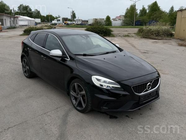 Black Volvo V40 2018 in Ogre, with an engine capacity of 2.00 L and mileage of 178 thousand km for 9790 €, photo 10 on AUTOMOTO.COM.LV