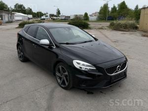 Melns Volvo V40 2018 Ogre, ar dzinēja tilpumu 2.00 L un nobraukumu 178 tūkst. km par 9790 €, foto 11 vietnē AUTOMOTO.COM.LV