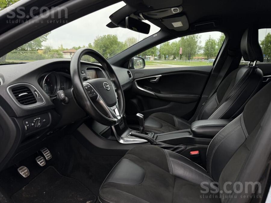 Melns Volvo V40 2018 Ogre, ar dzinēja tilpumu 2.00 L un nobraukumu 178 tūkst. km par 9790 €, foto 12 vietnē AUTOMOTO.COM.LV