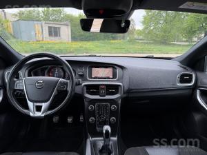 Melns Volvo V40 2018 Ogre, ar dzinēja tilpumu 2.00 L un nobraukumu 178 tūkst. km par 9790 €, foto 13 vietnē AUTOMOTO.COM.LV