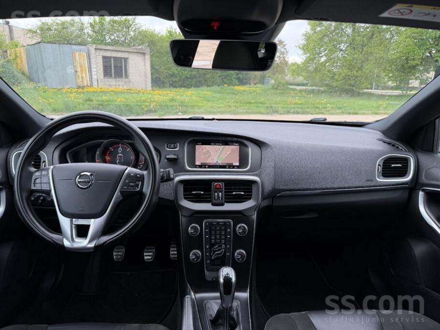 Melns Volvo V40 2018 Ogre, ar dzinēja tilpumu 2.00 L un nobraukumu 178 tūkst. km par 9790 €, foto 13 vietnē AUTOMOTO.COM.LV
