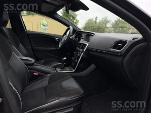 Melns Volvo V40 2018 Ogre, ar dzinēja tilpumu 2.00 L un nobraukumu 178 tūkst. km par 9790 €, foto 14 vietnē AUTOMOTO.COM.LV