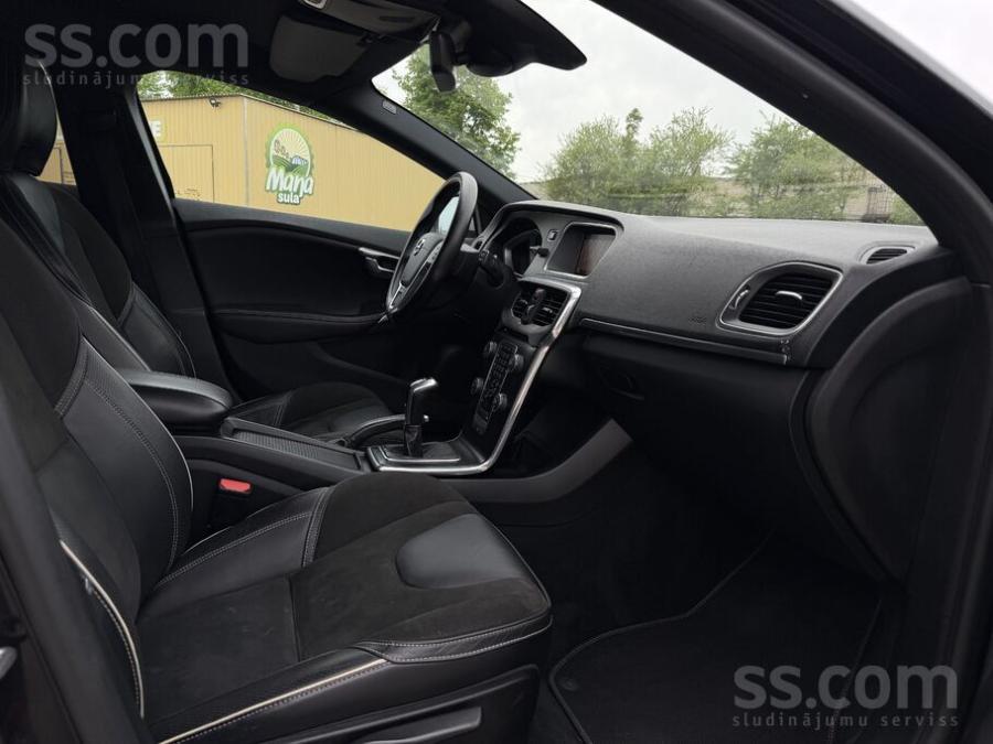 Melns Volvo V40 2018 Ogre, ar dzinēja tilpumu 2.00 L un nobraukumu 178 tūkst. km par 9790 €, foto 14 vietnē AUTOMOTO.COM.LV