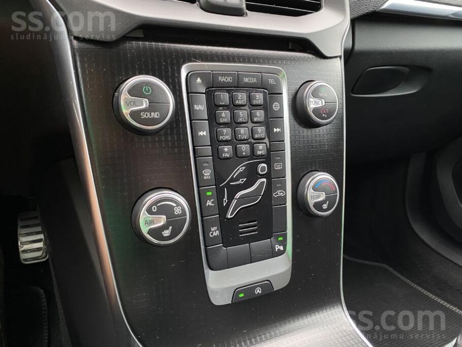 Melns Volvo V40 2018 Ogre, ar dzinēja tilpumu 2.00 L un nobraukumu 178 tūkst. km par 9790 €, foto 15 vietnē AUTOMOTO.COM.LV