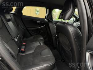 Melns Volvo V40 2018 Ogre, ar dzinēja tilpumu 2.00 L un nobraukumu 178 tūkst. km par 9790 €, foto 16 vietnē AUTOMOTO.COM.LV