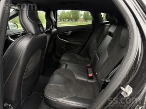 Melns Volvo V40 2018 Ogre, ar dzinēja tilpumu 2.00 L un nobraukumu 178 tūkst. km par 9790 €, foto 20 vietnē AUTOMOTO.COM.LV