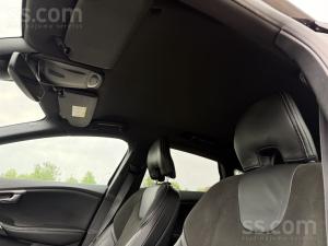 Melns Volvo V40 2018 Ogre, ar dzinēja tilpumu 2.00 L un nobraukumu 178 tūkst. km par 9790 €, foto 21 vietnē AUTOMOTO.COM.LV