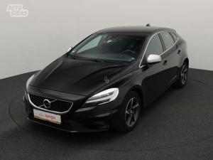 Melns Volvo V40 2018 Viļņa, ar dzinēja tilpumu 2.00 L un nobraukumu 179 tūkst. km par 12099 €, foto  vietnē AUTOMOTO.COM.LV