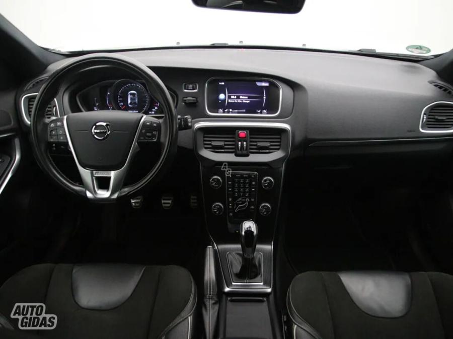 Black Volvo V40 2018 in Vilnius, with an engine capacity of 2.00 L and mileage of 179 thousand km for 12099 €, photo 3 on AUTOMOTO.COM.LV