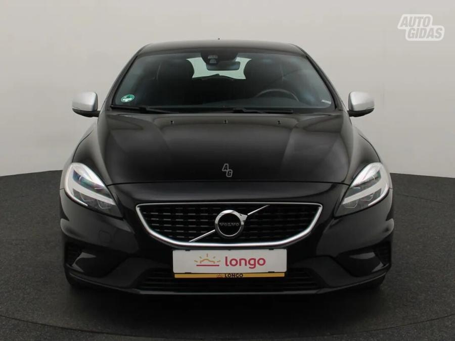 Black Volvo V40 2018 in Vilnius, with an engine capacity of 2.00 L and mileage of 179 thousand km for 12099 €, photo 4 on AUTOMOTO.COM.LV