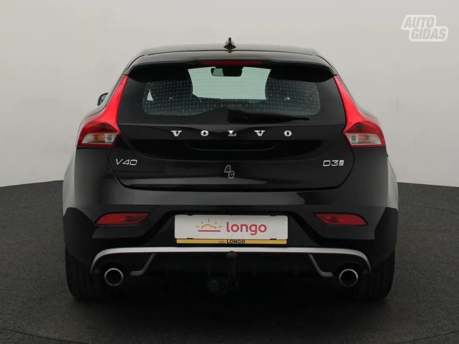 Black Volvo V40 2018 in Vilnius, with an engine capacity of 2.00 L and mileage of 179 thousand km for 12099 €, photo 6 on AUTOMOTO.COM.LV