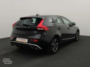 Black Volvo V40 2018 in Vilnius, with an engine capacity of 2.00 L and mileage of 179 thousand km for 12099 €, photo 9 on AUTOMOTO.COM.LV