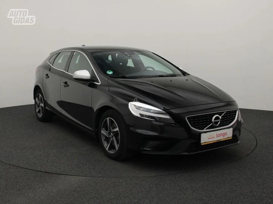Black Volvo V40 2018 in Vilnius, with an engine capacity of 2.00 L and mileage of 179 thousand km for 12099 €, photo 11 on AUTOMOTO.COM.LV