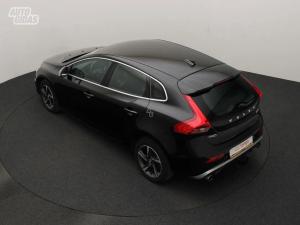 Black Volvo V40 2018 in Vilnius, with an engine capacity of 2.00 L and mileage of 179 thousand km for 12099 €, photo 13 on AUTOMOTO.COM.LV