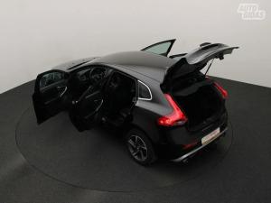 Black Volvo V40 2018 in Vilnius, with an engine capacity of 2.00 L and mileage of 179 thousand km for 12099 €, photo 14 on AUTOMOTO.COM.LV