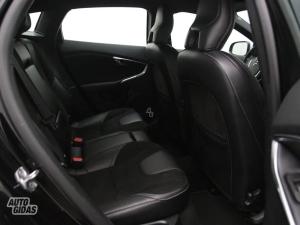 Black Volvo V40 2018 in Vilnius, with an engine capacity of 2.00 L and mileage of 179 thousand km for 12099 €, photo 16 on AUTOMOTO.COM.LV
