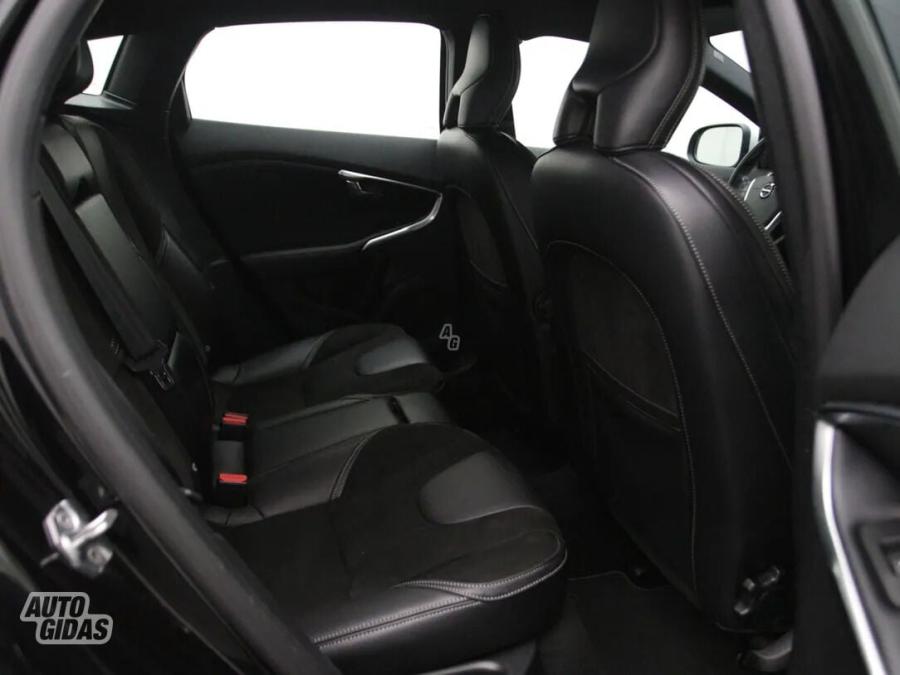 Black Volvo V40 2018 in Vilnius, with an engine capacity of 2.00 L and mileage of 179 thousand km for 12099 €, photo 16 on AUTOMOTO.COM.LV