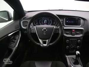 Black Volvo V40 2018 in Vilnius, with an engine capacity of 2.00 L and mileage of 179 thousand km for 12099 €, photo 18 on AUTOMOTO.COM.LV