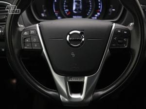 Black Volvo V40 2018 in Vilnius, with an engine capacity of 2.00 L and mileage of 179 thousand km for 12099 €, photo 19 on AUTOMOTO.COM.LV