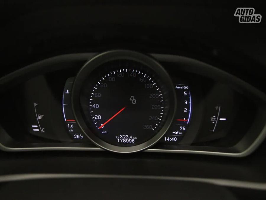 Black Volvo V40 2018 in Vilnius, with an engine capacity of 2.00 L and mileage of 179 thousand km for 12099 €, photo 20 on AUTOMOTO.COM.LV