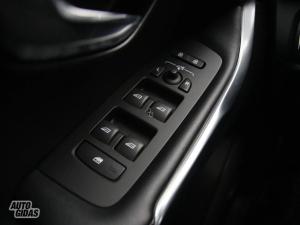Black Volvo V40 2018 in Vilnius, with an engine capacity of 2.00 L and mileage of 179 thousand km for 12099 €, photo 27 on AUTOMOTO.COM.LV